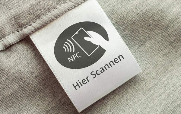 NFC Tag Embedded Smart Textiles - Textile Learner
